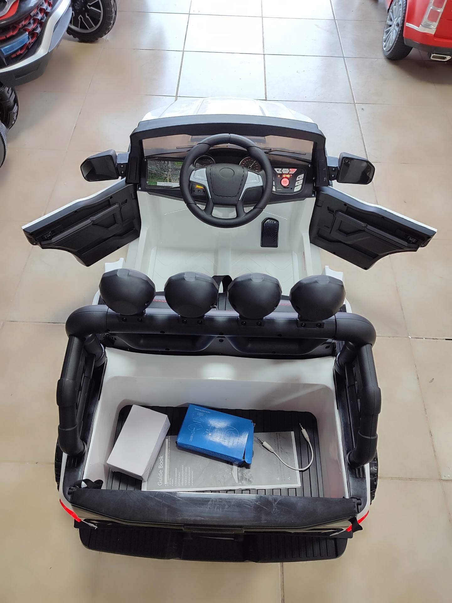 6 Teker Tek Kisilik Jeep! 12V, 4x4, 6 Teker Amortisman, Kumandali, Cep Kontrol Akülü Araba ...