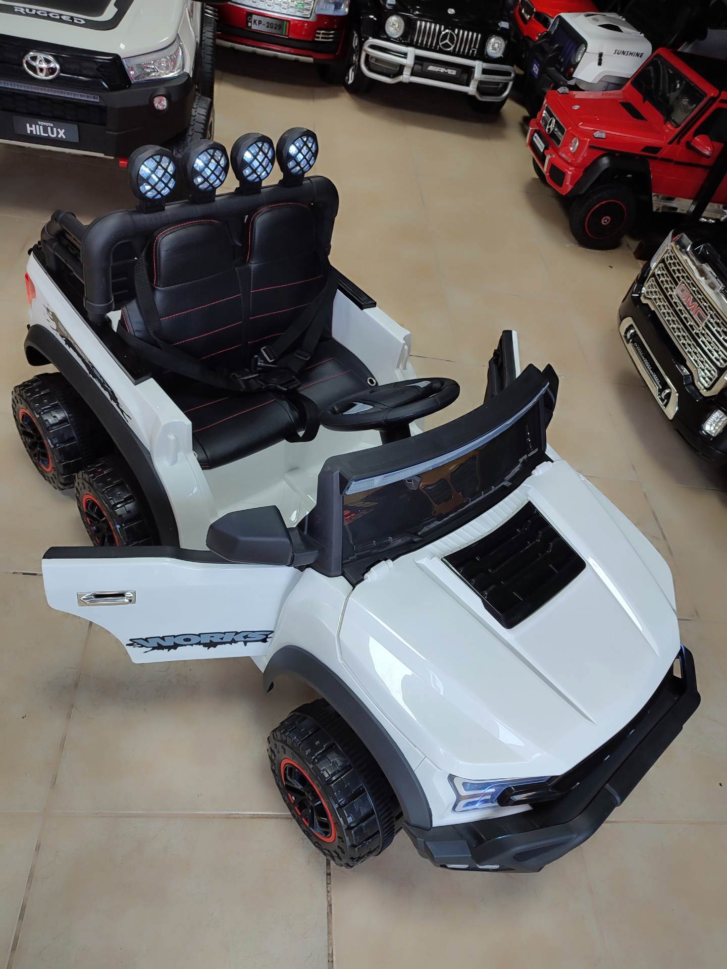 6 Teker Tek Kisilik Jeep! 12V, 4x4, 6 Teker Amortisman, Kumandali, Cep Kontrol Akülü Araba ...