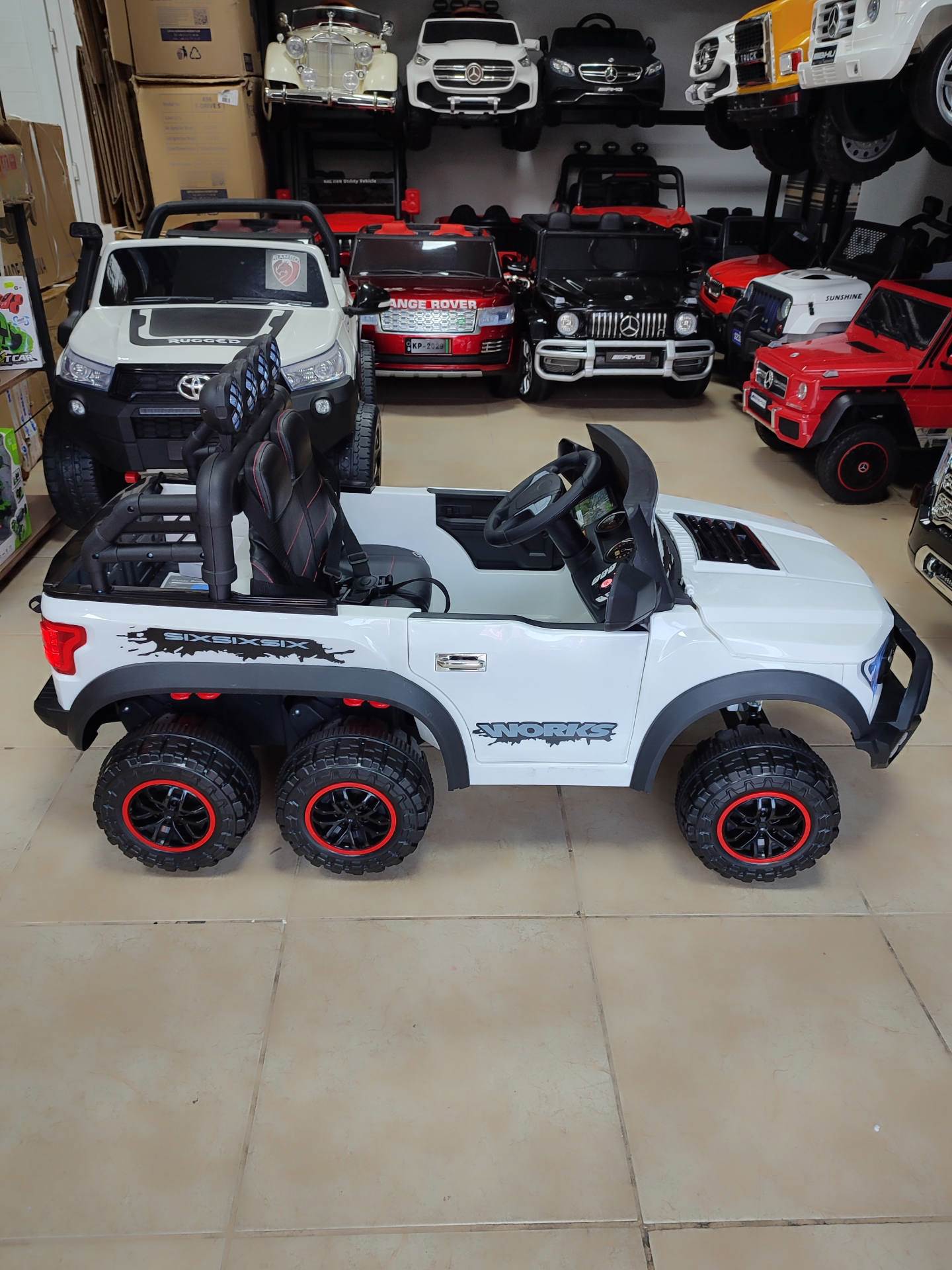 6 Teker Tek Kisilik Jeep! 12V, 4x4, 6 Teker Amortisman, Kumandali, Cep Kontrol Akülü Araba ...