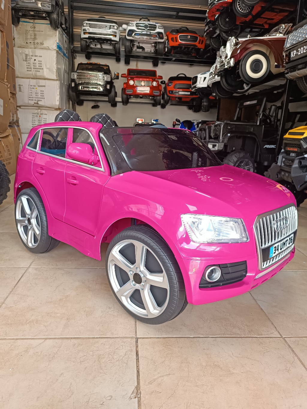 Kız Çocuklarına Özel Pembe Renk! Audi Q-Suv! 12V, Uzaktan Kumandali ...