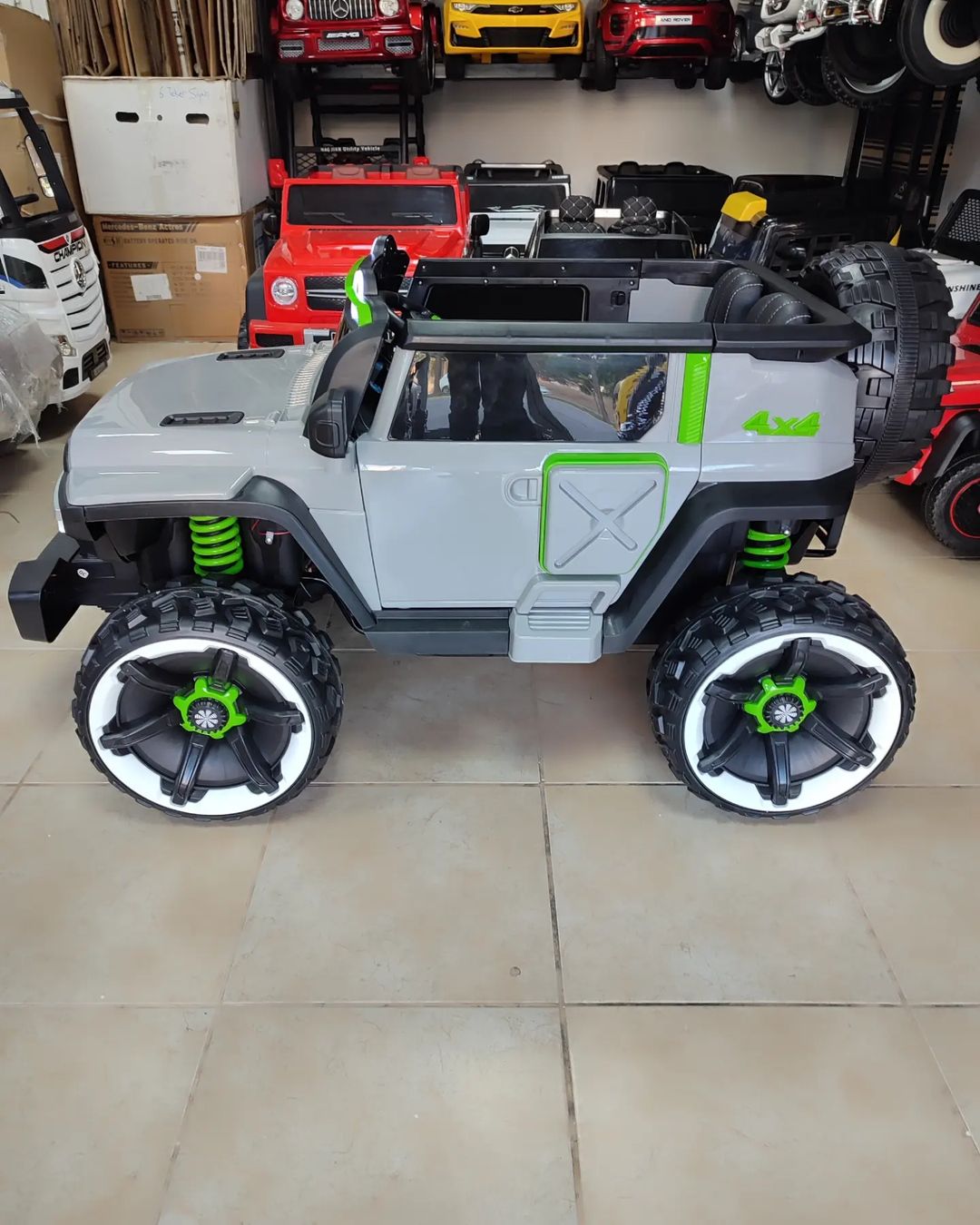 Dev Boyut Jeep! 12V, 4X4 (4 Motor), Full Eva Yumusak Lastik, Cep Tel ...