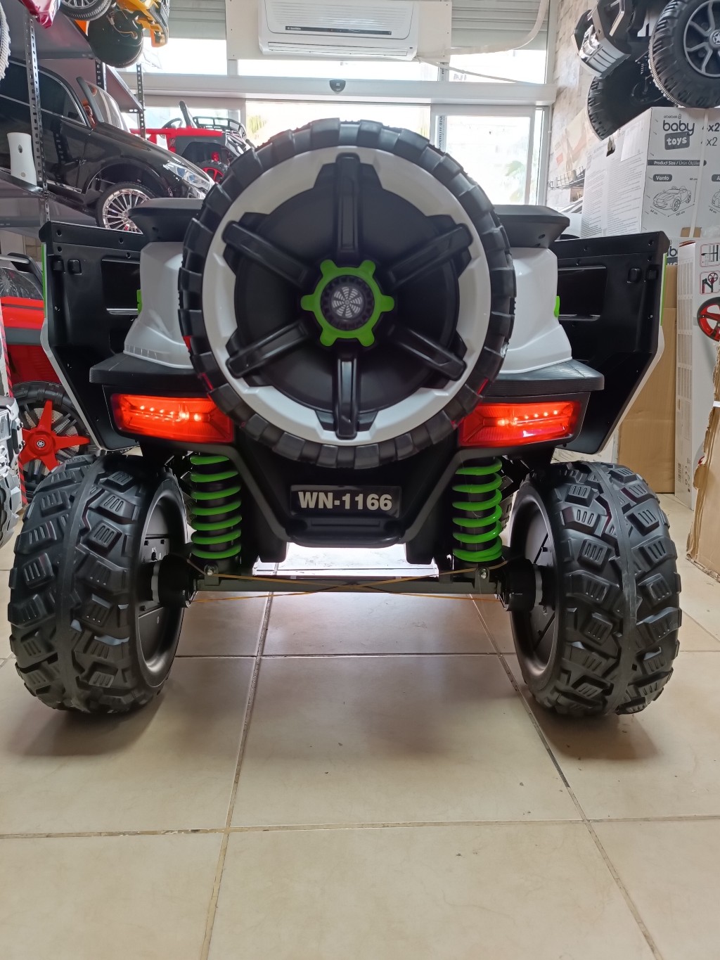 Dev Boyut Jeep! 12V, 4X4 (4 Motor), Full Eva Yumusak Lastik, Cep Tel ...