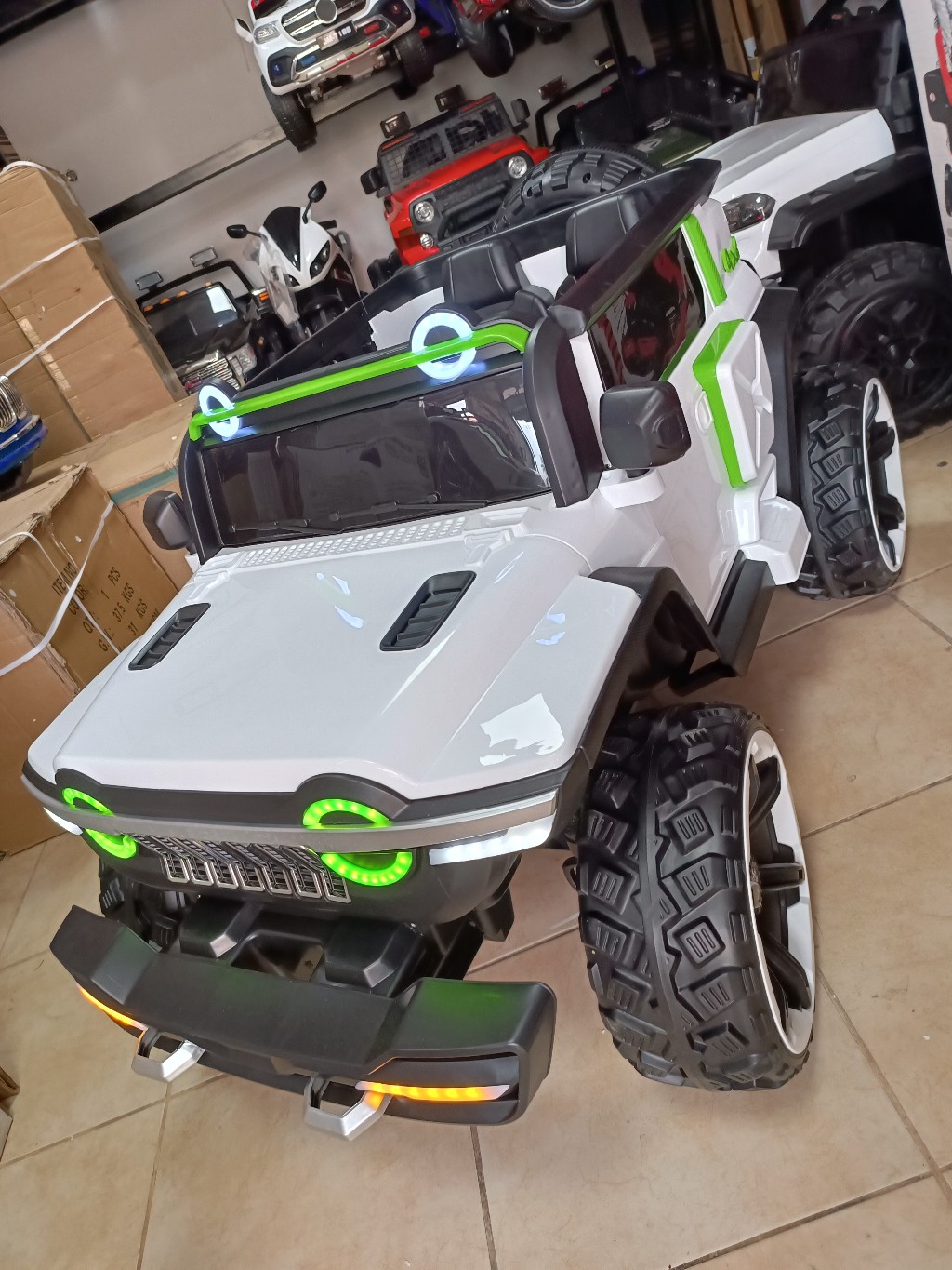 Dev Boyut Jeep! 12V, 4X4 (4 Motor), Full Eva Yumusak Lastik, Cep Tel ...