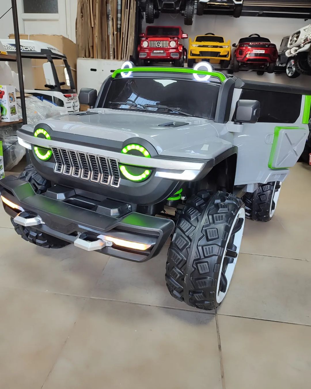 Dev Boyut Jeep! 12V, 4X4 (4 Motor), Full Eva Yumusak Lastik, Cep Tel ...