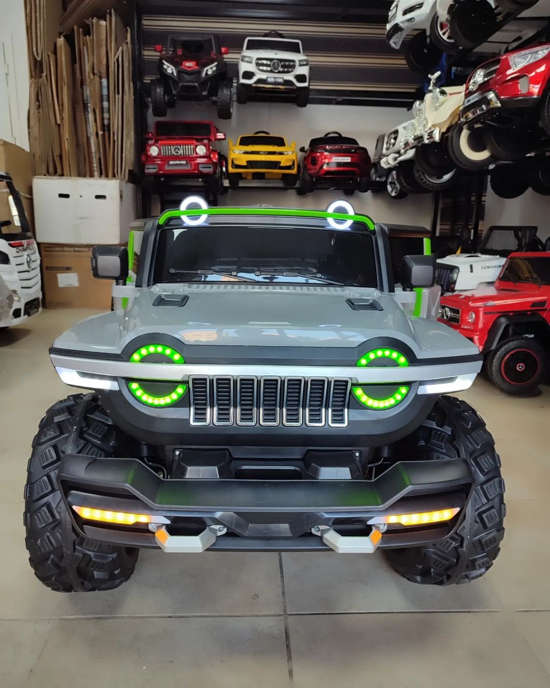 Dev Boyut Jeep! 12V, 4X4 (4 Motor), Full Eva Yumusak Lastik, Cep Tel ...