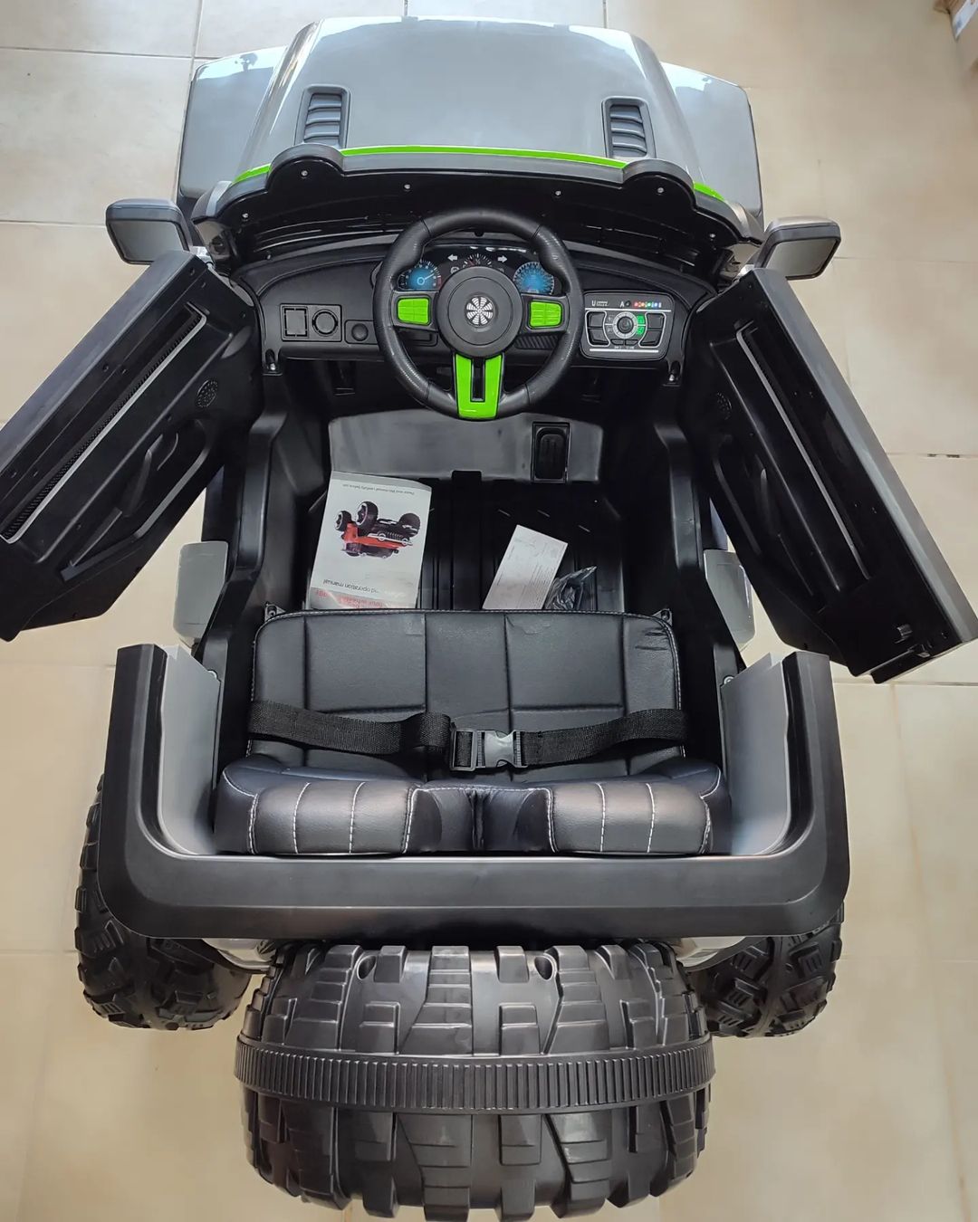 Dev Boyut Jeep! 12V, 4X4 (4 Motor), Full Eva Yumusak Lastik, Cep Tel Kontrollü Akülü Araba ...