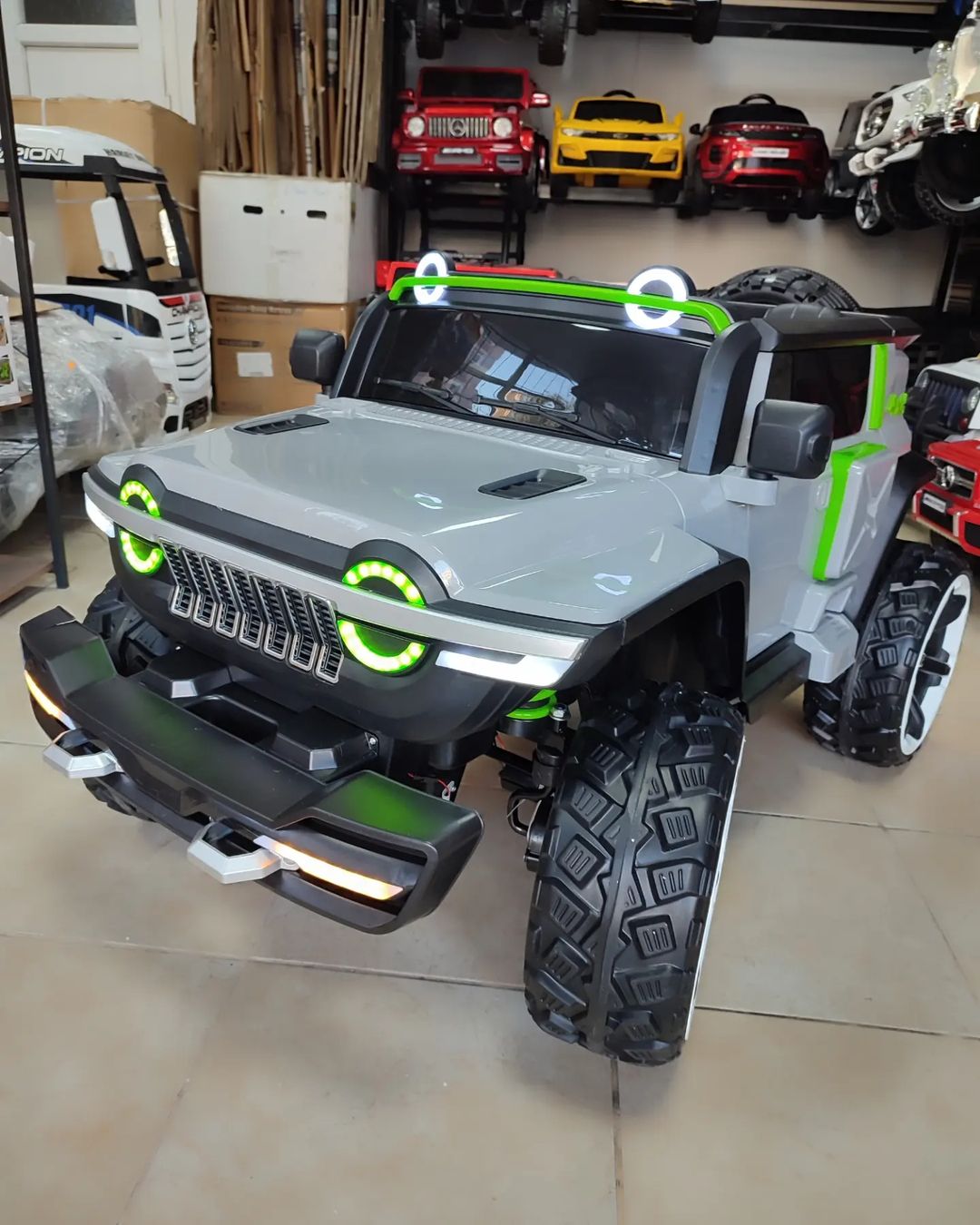 Dev Boyut Jeep! 12V, 4X4 (4 Motor), Full Eva Yumusak Lastik, Cep Tel ...