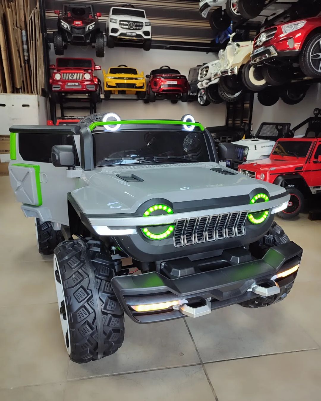 Dev Boyut Jeep! 12V, 4X4 (4 Motor), Full Eva Yumusak Lastik, Cep Tel ...