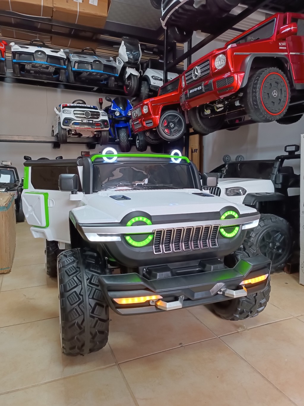 Dev Boyut Jeep! 12V, 4X4 (4 Motor), Full Eva Yumusak Lastik, Cep Tel ...