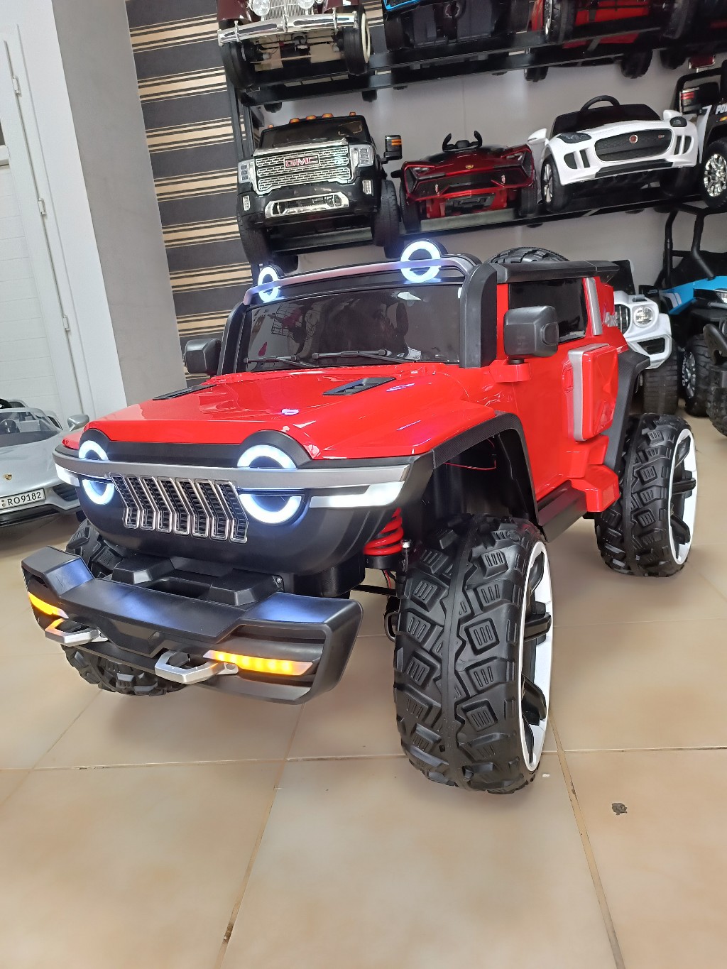 Dev Boyut Jeep! 12V, 4X4 (4 Motor), Full Eva Yumusak Lastik, Cep Tel ...