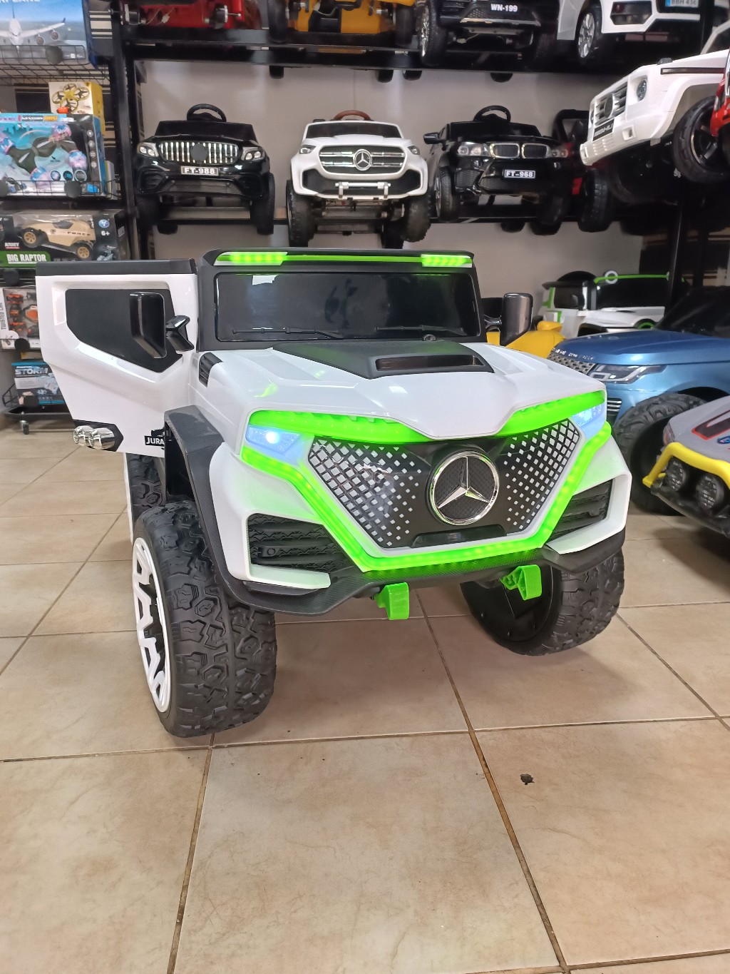 Dev Boyut Mercedes Jeep! 12V, 4X4, Full Eva Yumusak Lastik, Cep Tel ...
